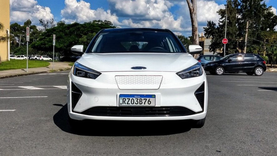 JAC Motors agora só vende carros elétricos no Brasil : CARROS COM CAMANZI