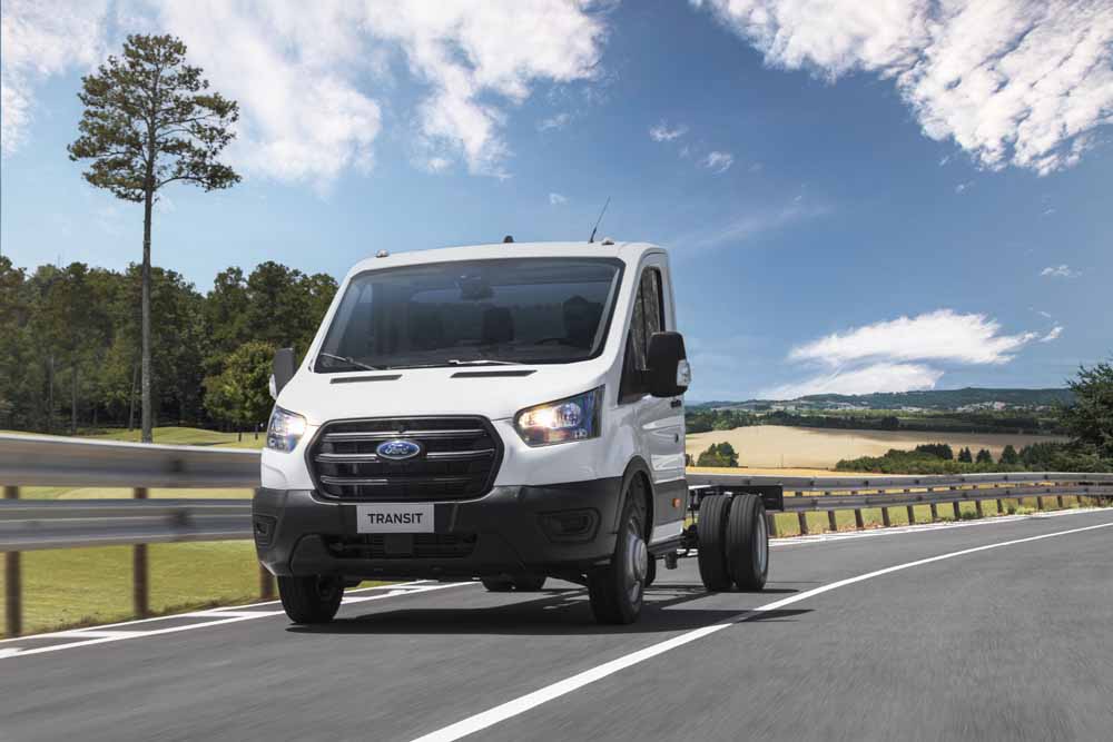 Ford lança Transit Chassi Cabine para rivalizar com Sprinter : CARROS ...