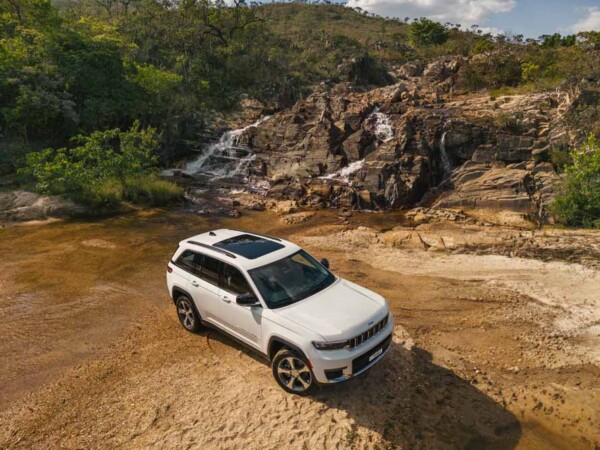 Jeep Grand Cherokee volta ao Brasil híbrido e com preço nas alturas