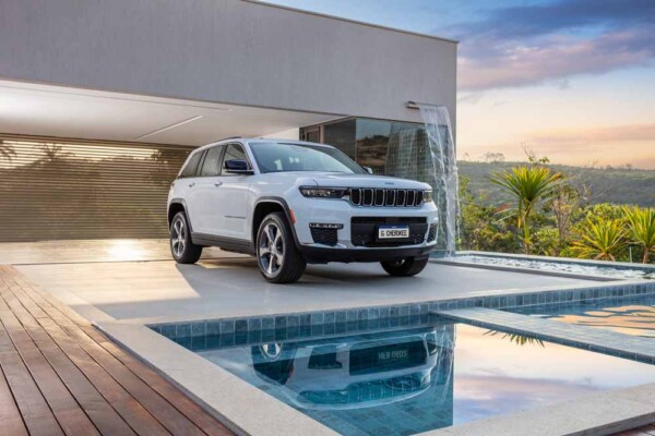 Jeep Grand Cherokee volta ao Brasil híbrido e com preço nas alturas